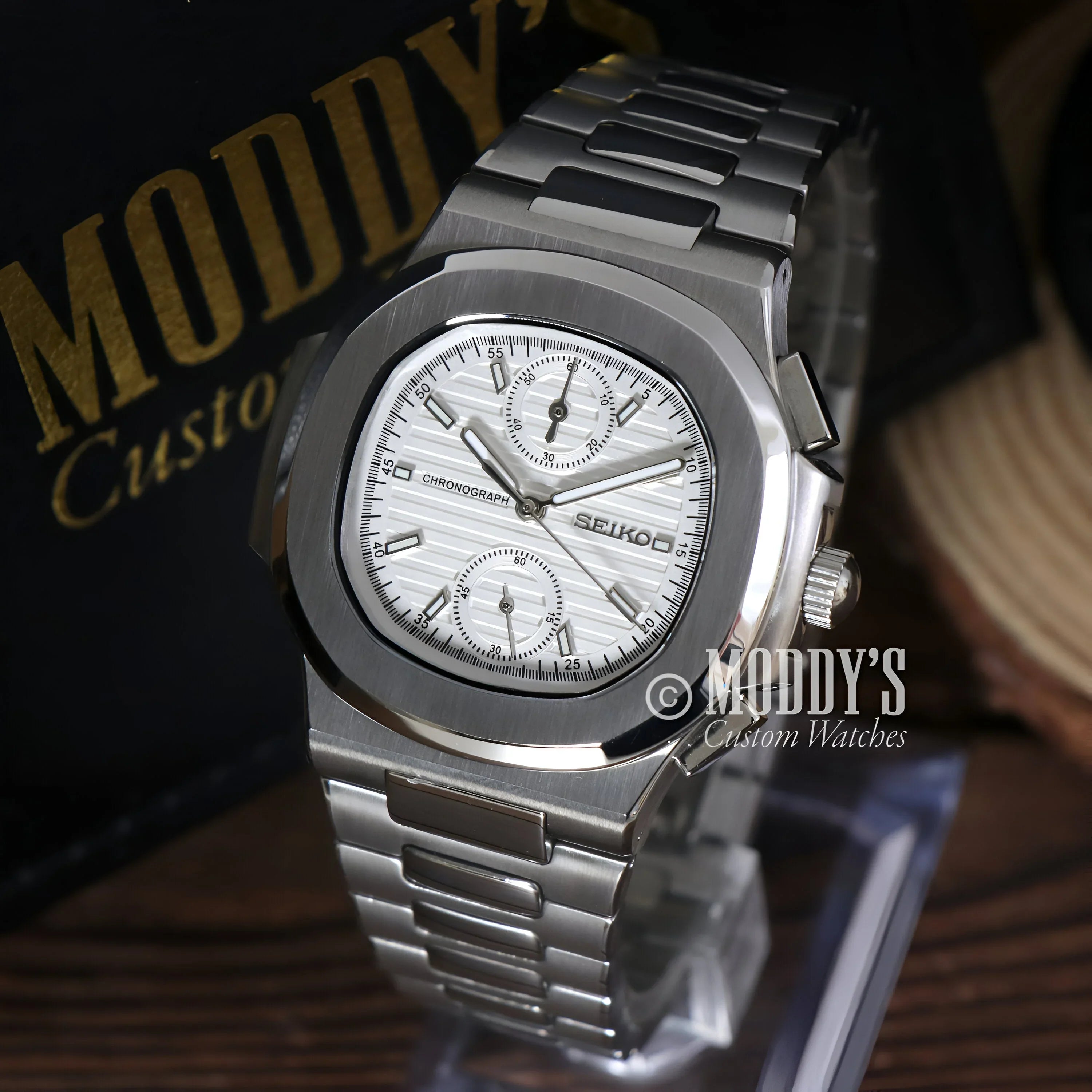 Nautilus & Aquanaut Seiko mods: luxury-inspired custom watches