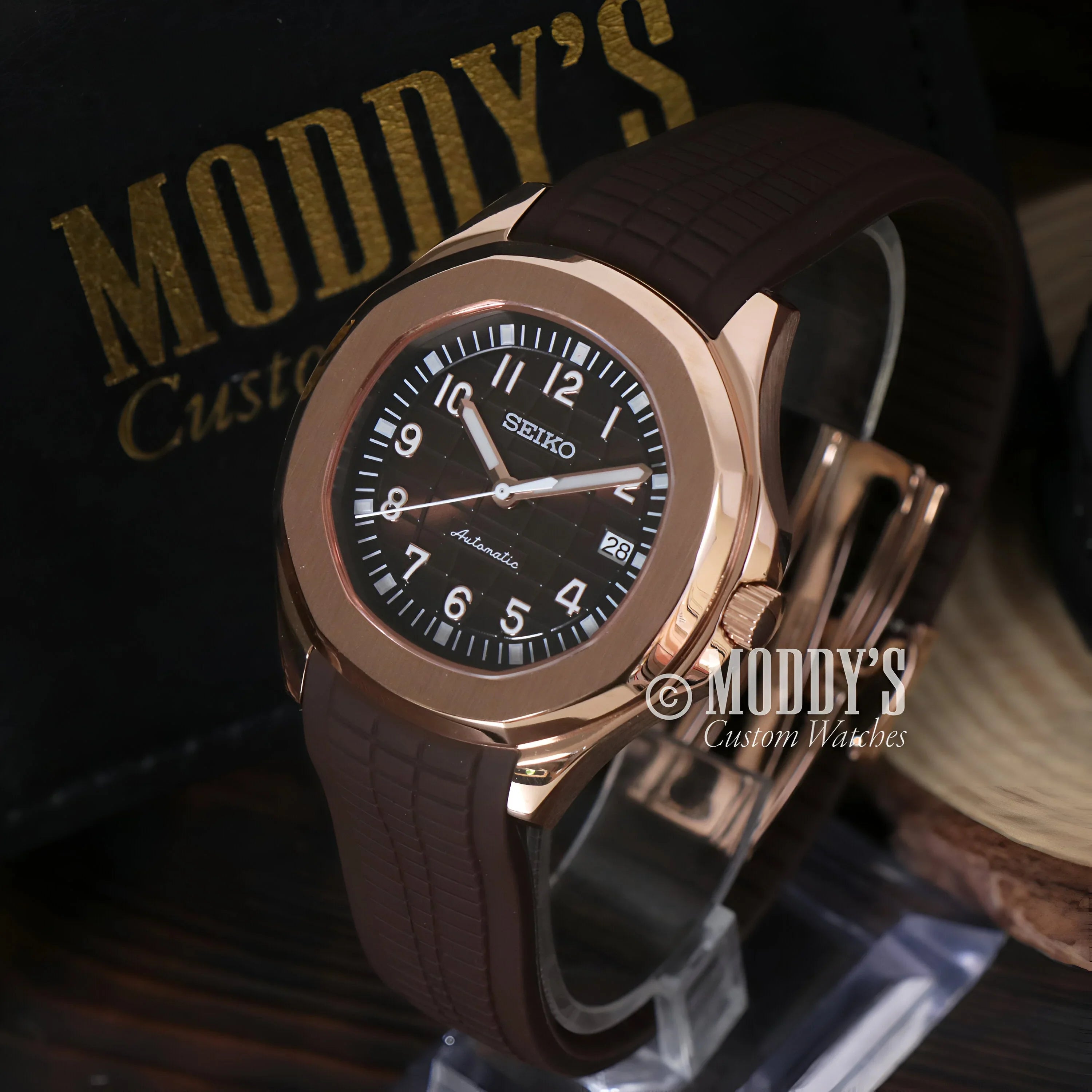 Nautilus & Aquanaut Seiko mods: luxury-inspired custom watches