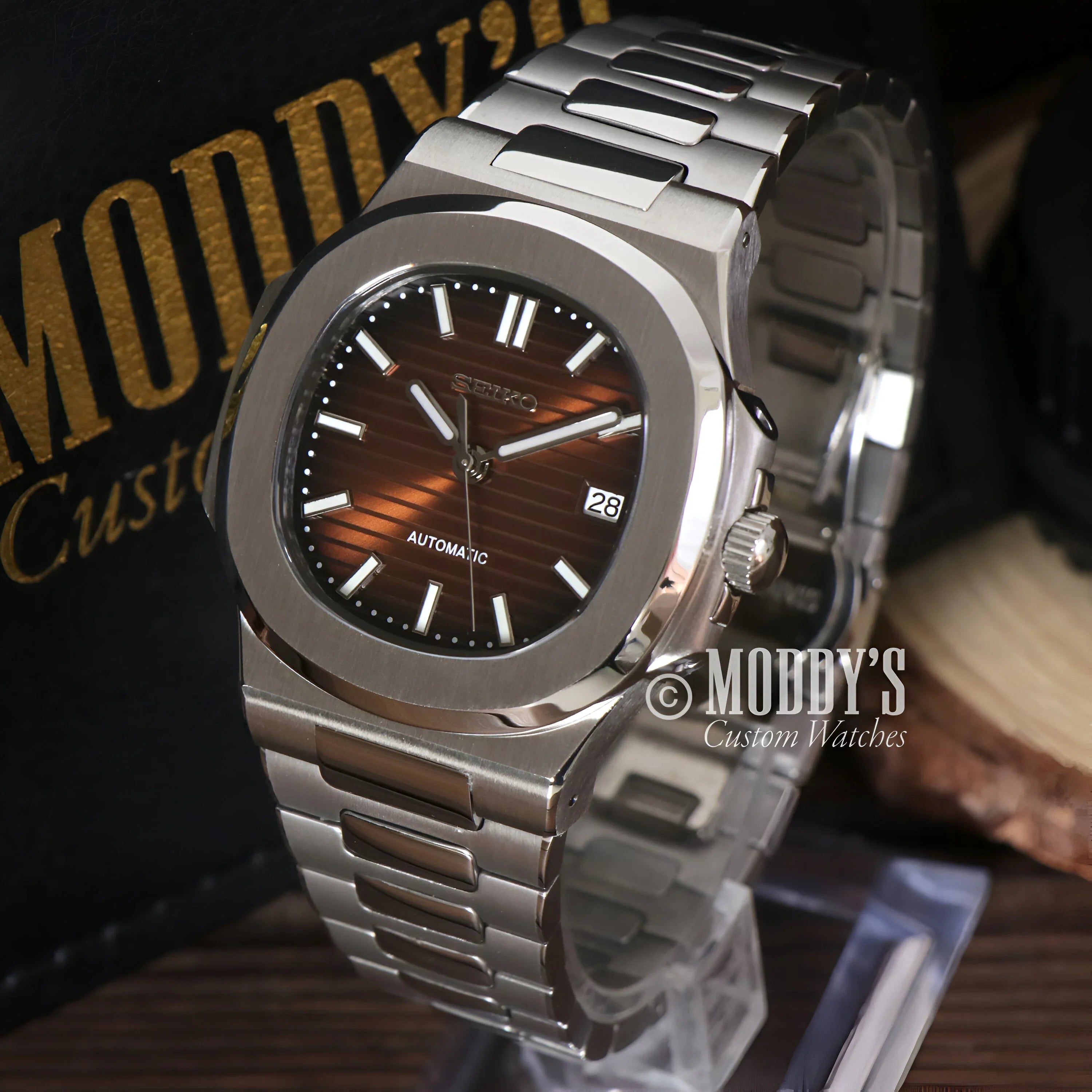 Nautilus & Aquanaut Seiko mods: luxury-inspired custom watches