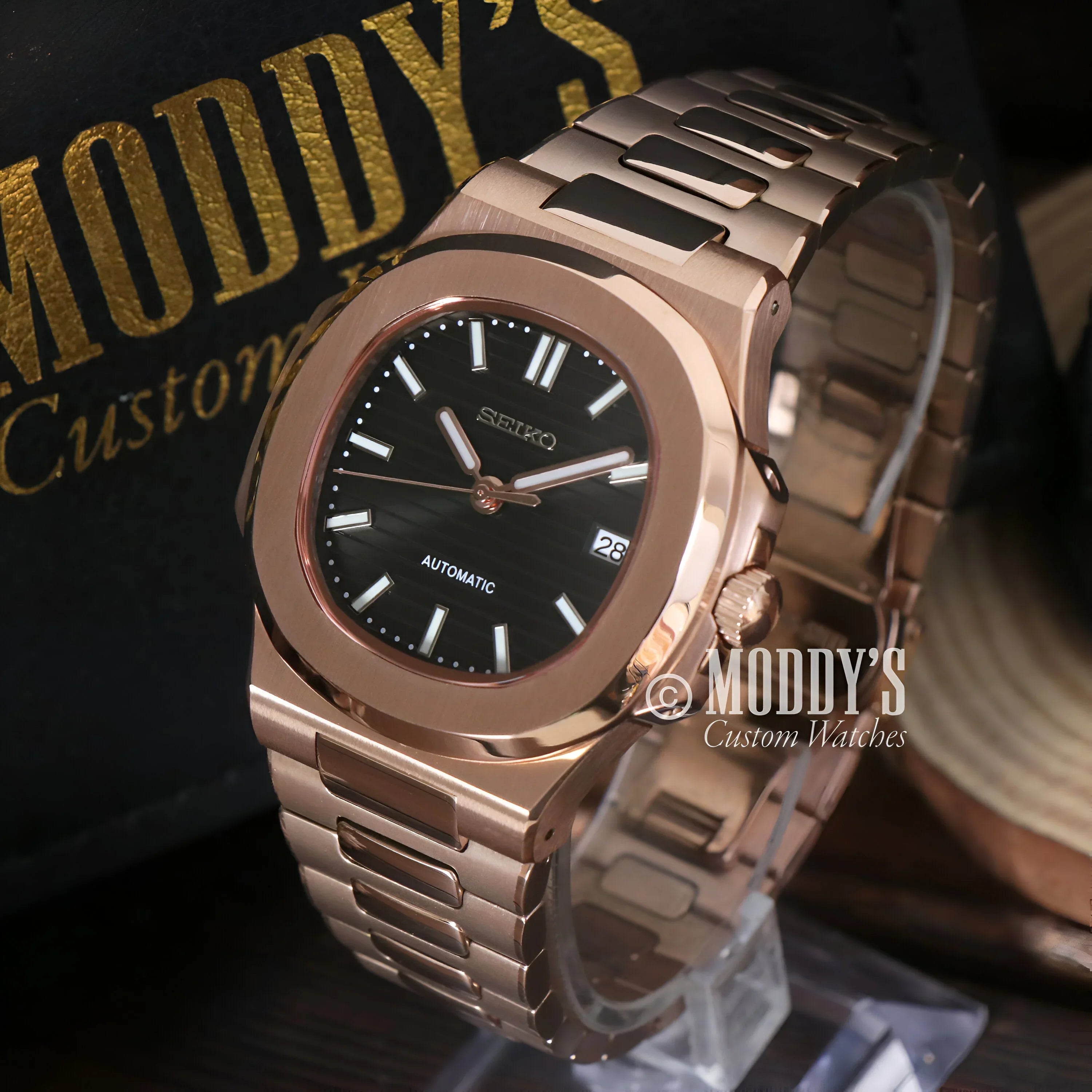 Nautilus & Aquanaut Seiko mods: luxury-inspired custom watches